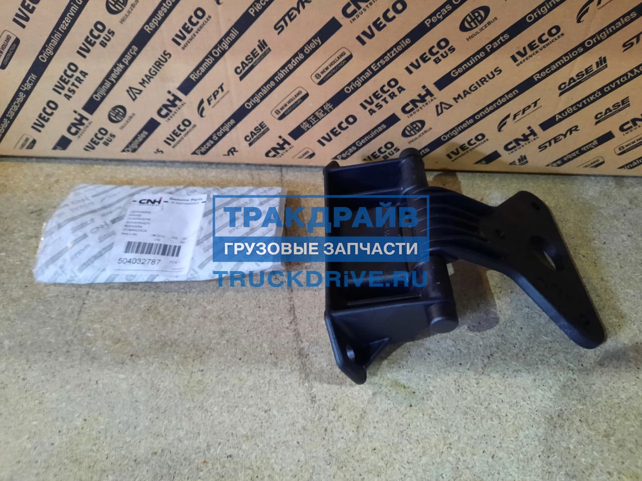 Петля капота Ивеко Еврокарго 504032787 IVECO купить недорого