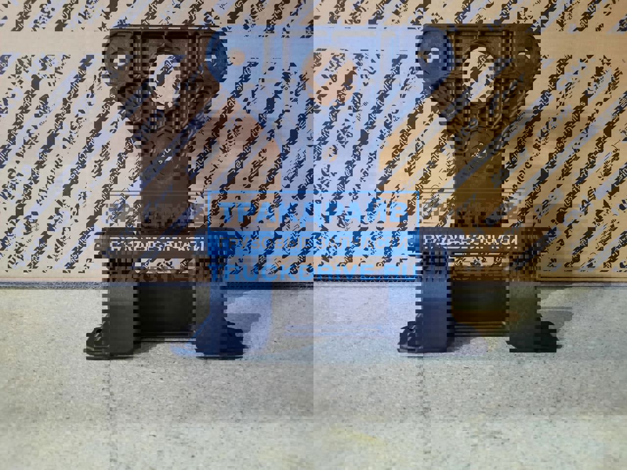 Петля капота Ивеко Еврокарго 504032787 IVECO купить недорого