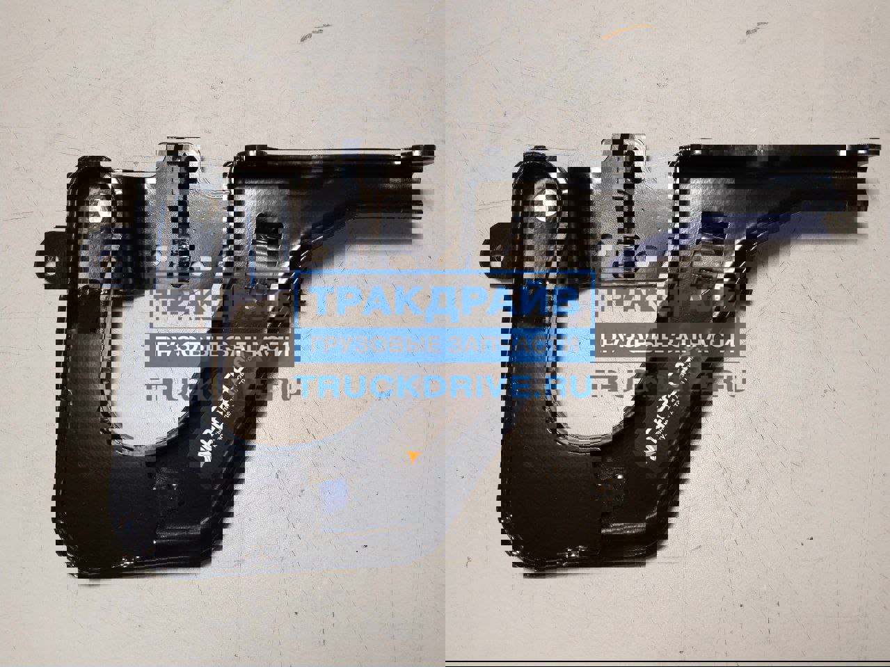 Петля нижней откидной ступени правая Volvo FH4 AC84104144 ALFA CAR ...