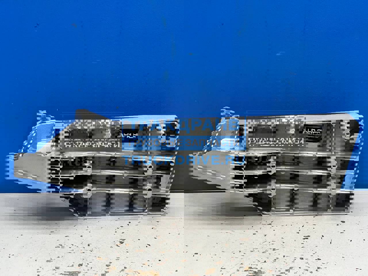 Кронштейн подножки Volvo FM4 FH4 нижний левый AC84220611 ALFA CAR ...