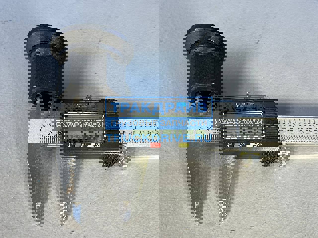 Шпилька колесная передняя с гайкой для Ситрак C7H и Хово T5G d=23 L=90 ...