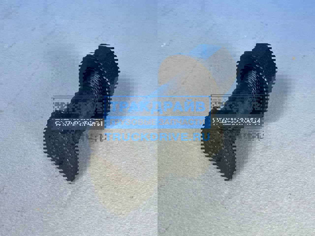 Шпилька колесная передняя с гайкой для Ситрак C7H и Хово T5G d=23 L=90 ...