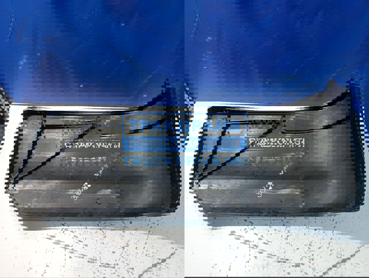Накладка бампера MAN TGA правая 3.80031 DT SPARE PARTS купить недорого