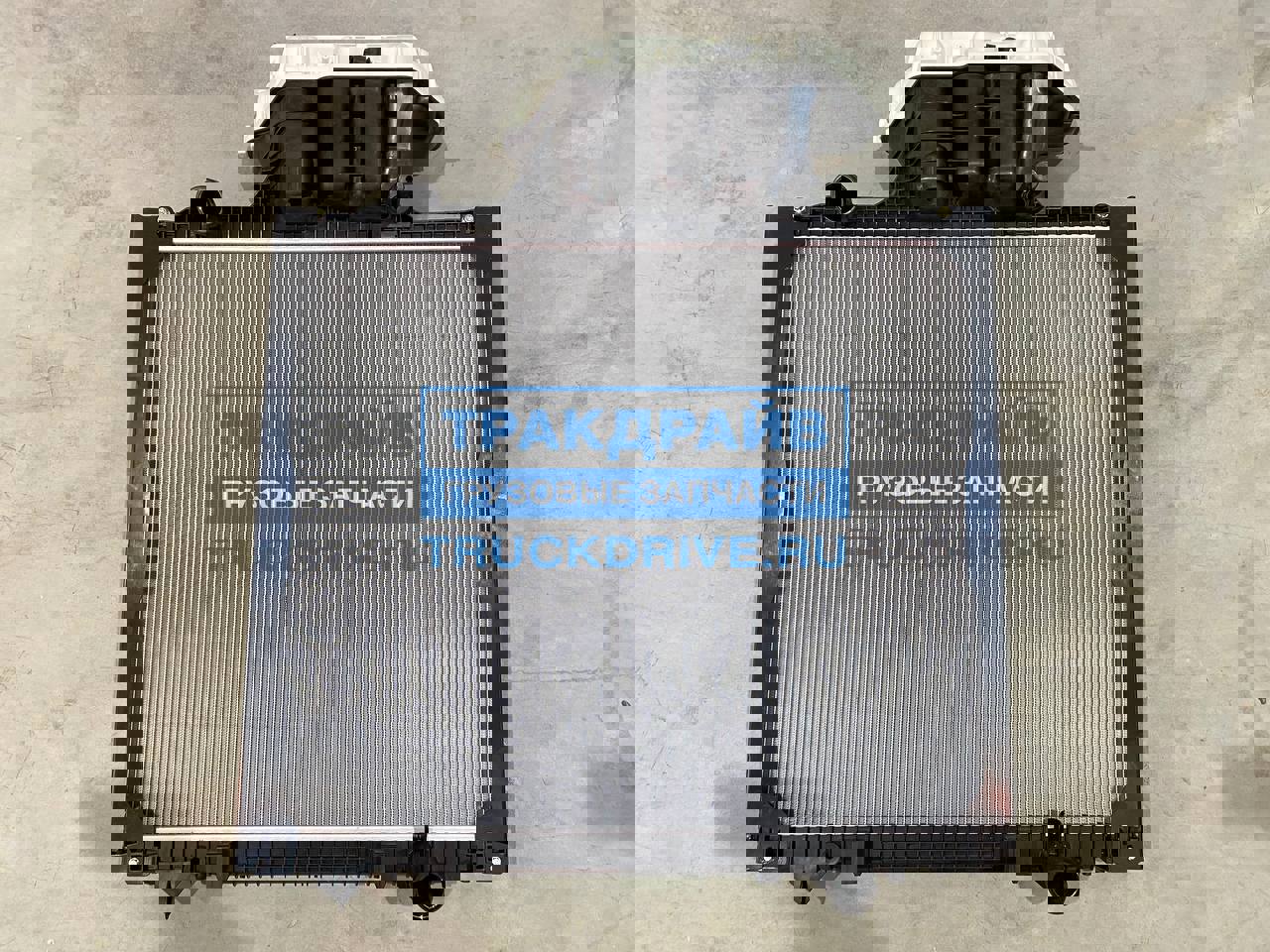 Радиатор MAN TGA TGS TGX с рамкой 350260 KALE купить недорого