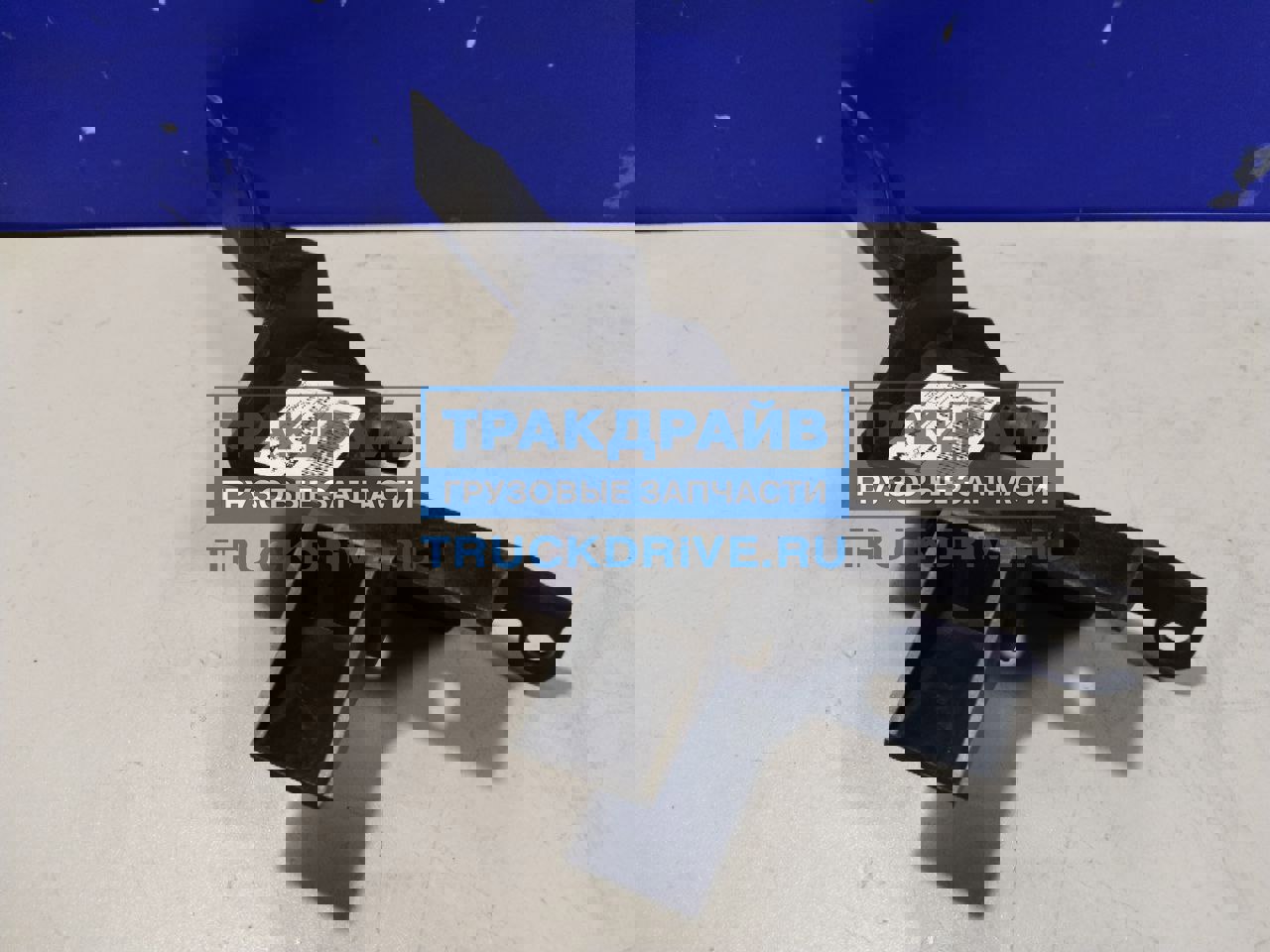 Кронштейн крепления накладки лобового стекла MAN TGA TGX TGL правый 81. ...