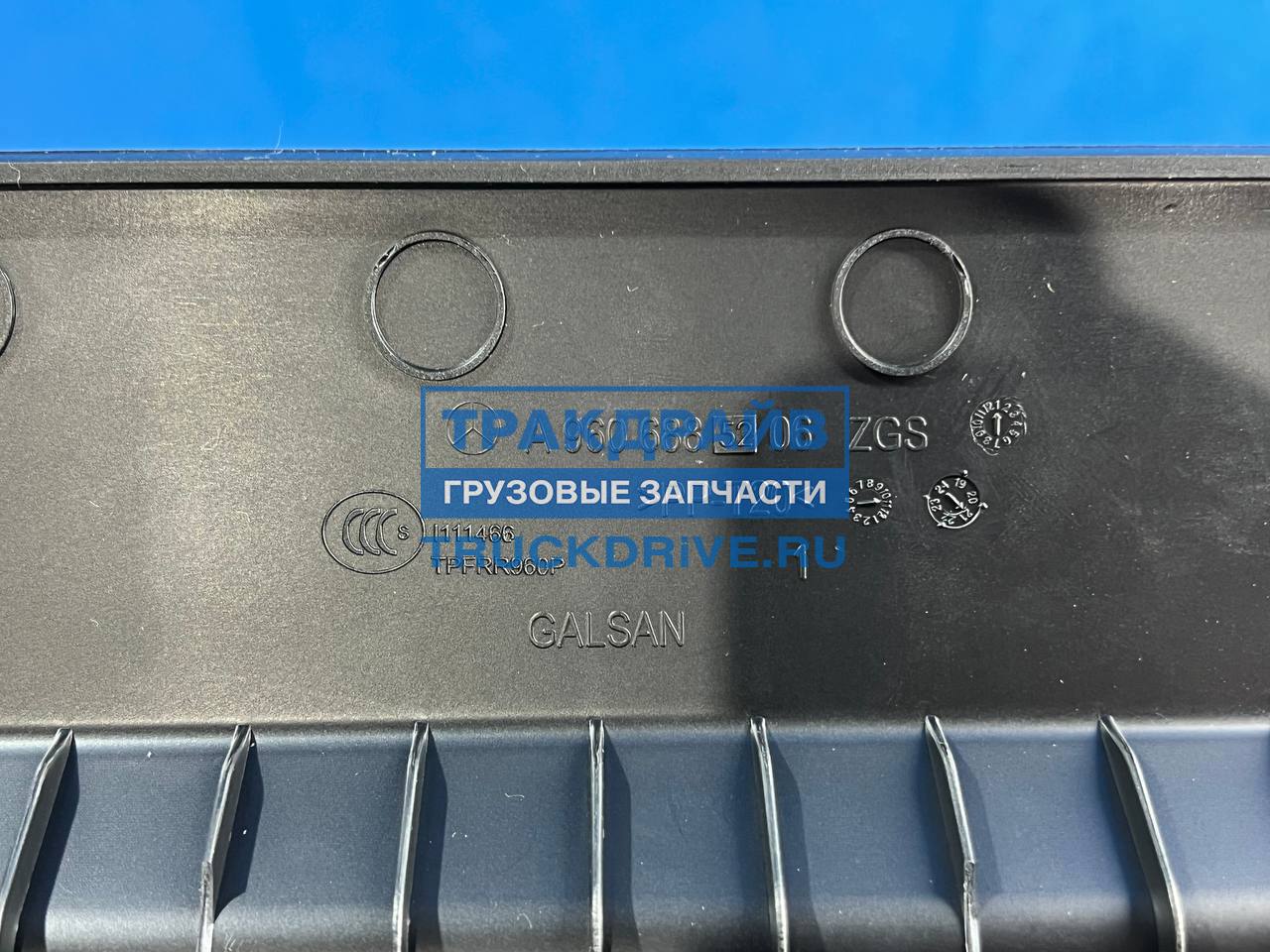 Крышка блока предохранителей Мерседес Актрос A 960 688 52 06 9051 ...