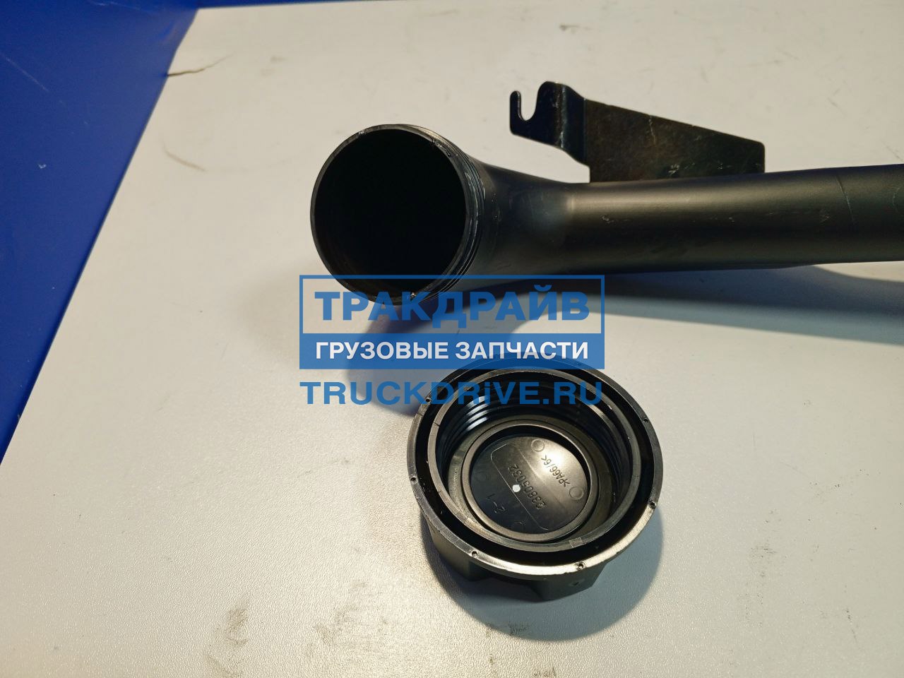 Трубка маслозаливная Renault T серии 7422203161 RENAULT купить недорого