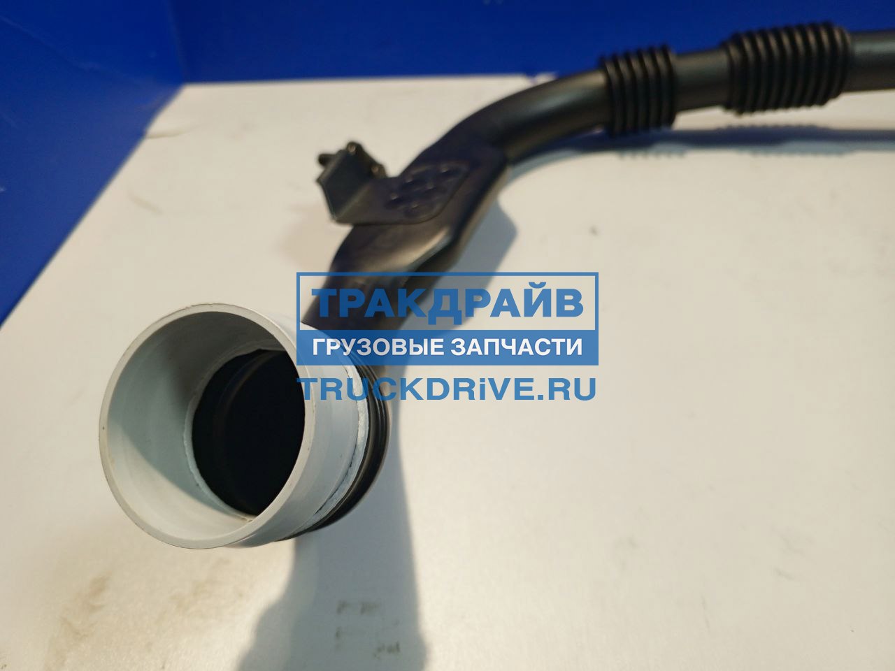 Трубка маслозаливная Renault T серии 7422203161 RENAULT купить недорого