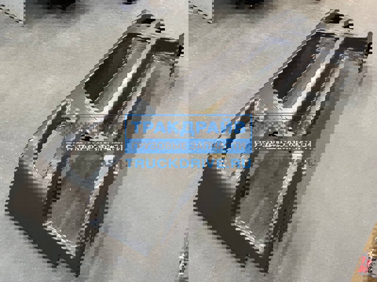 Бампер HOWO T5G под треугольные туманки передний WG1642242101 SITRAK ...