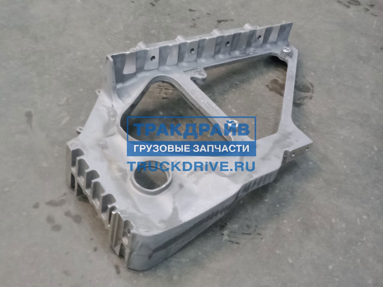 Кронштейна левого переднего брызговика ящика АКБ Volvo FH4 FM4 22899979 ...