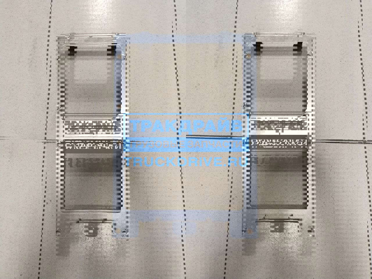 Кронштейн крепления крыла Volvo FH12 8189470 VOLVO купить недорого