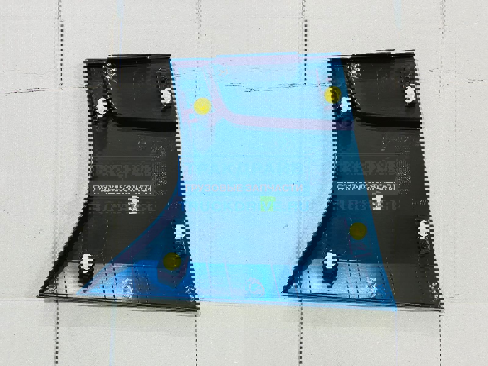 Накладка переднего бампера Volvo FM правая 2014-2019 г.в. 82441590 ...