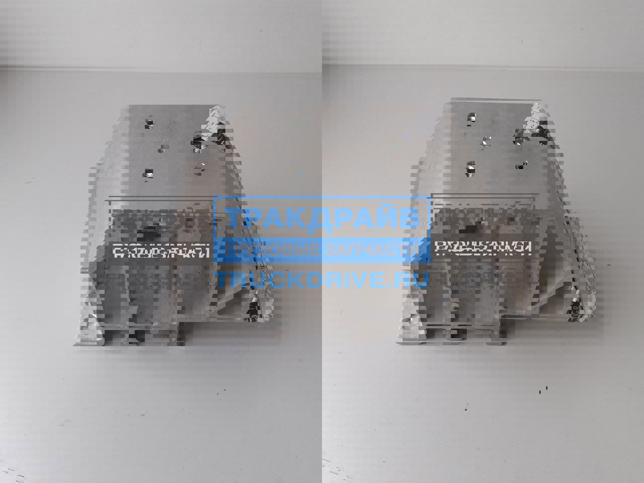 Кронштейн бампера Вольво ФШ 4 левый 82464966 VOLVO купить недорого