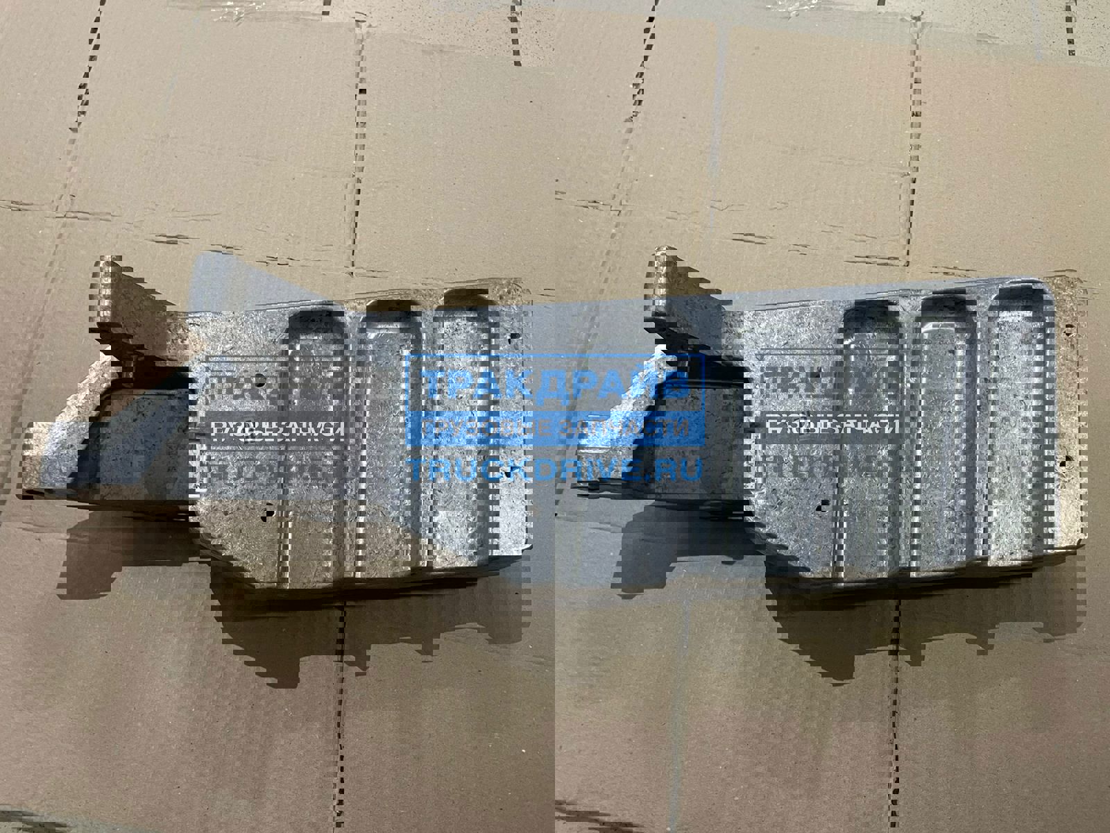 Кронштейн корпуса ступеньки Вольво ФШ ФМ 84220613 VOLVO купить недорого