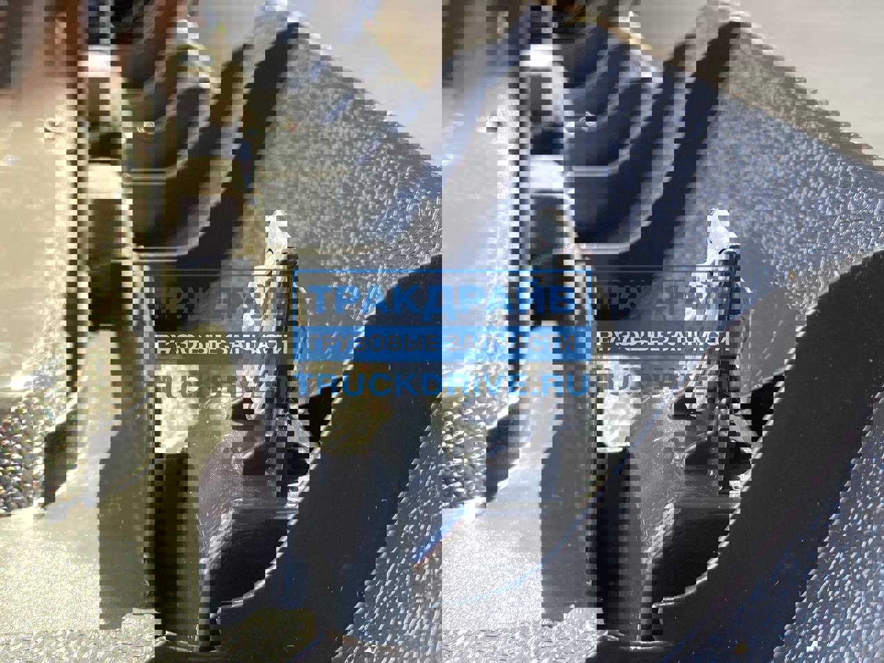 Решетка радиатора Вольво ФМ4 84577628 VOLVO купить недорого