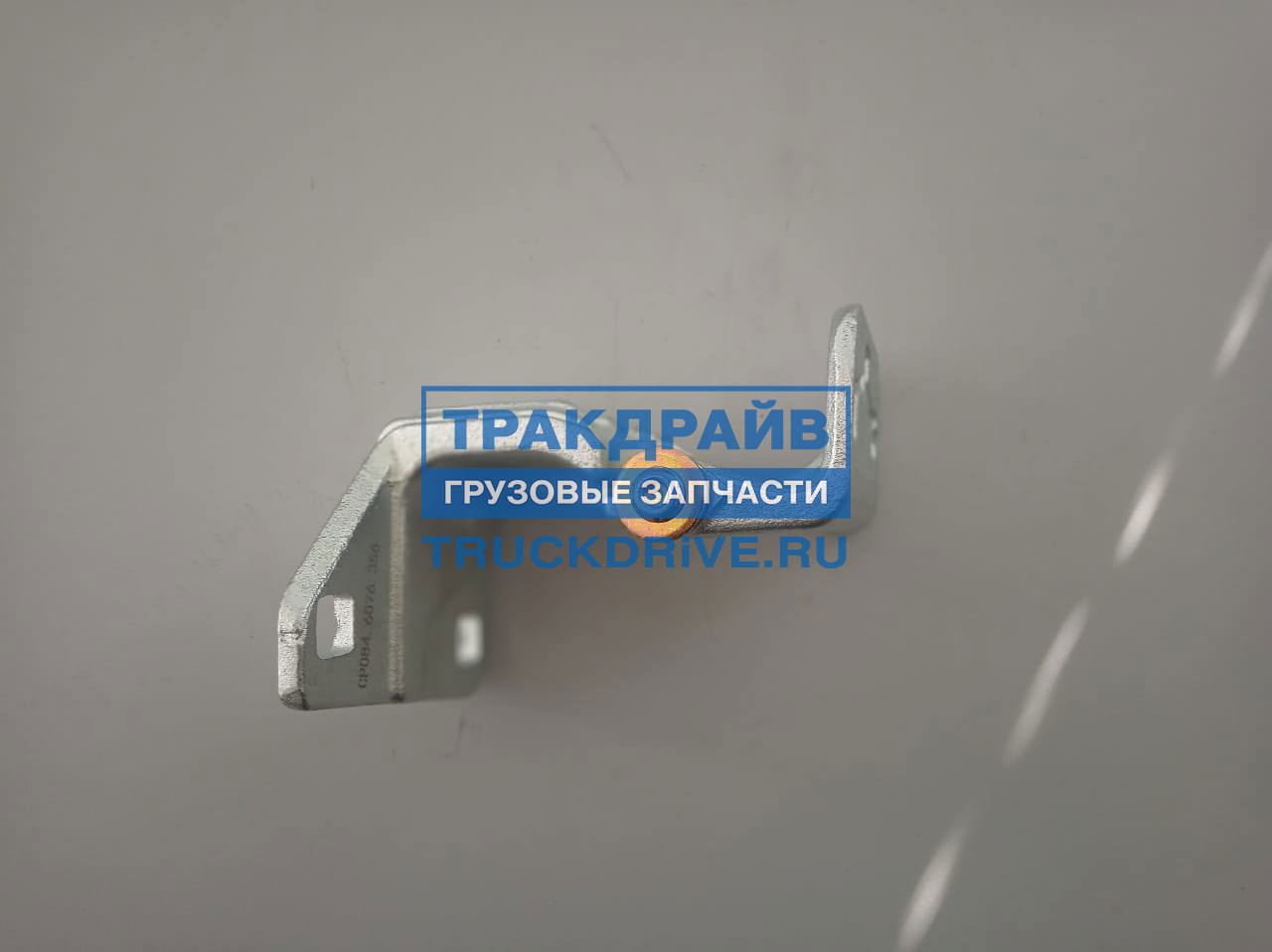Петля двери левая нижняя Мерседес Атего Актрос 9417200137 4.63356 DT ...