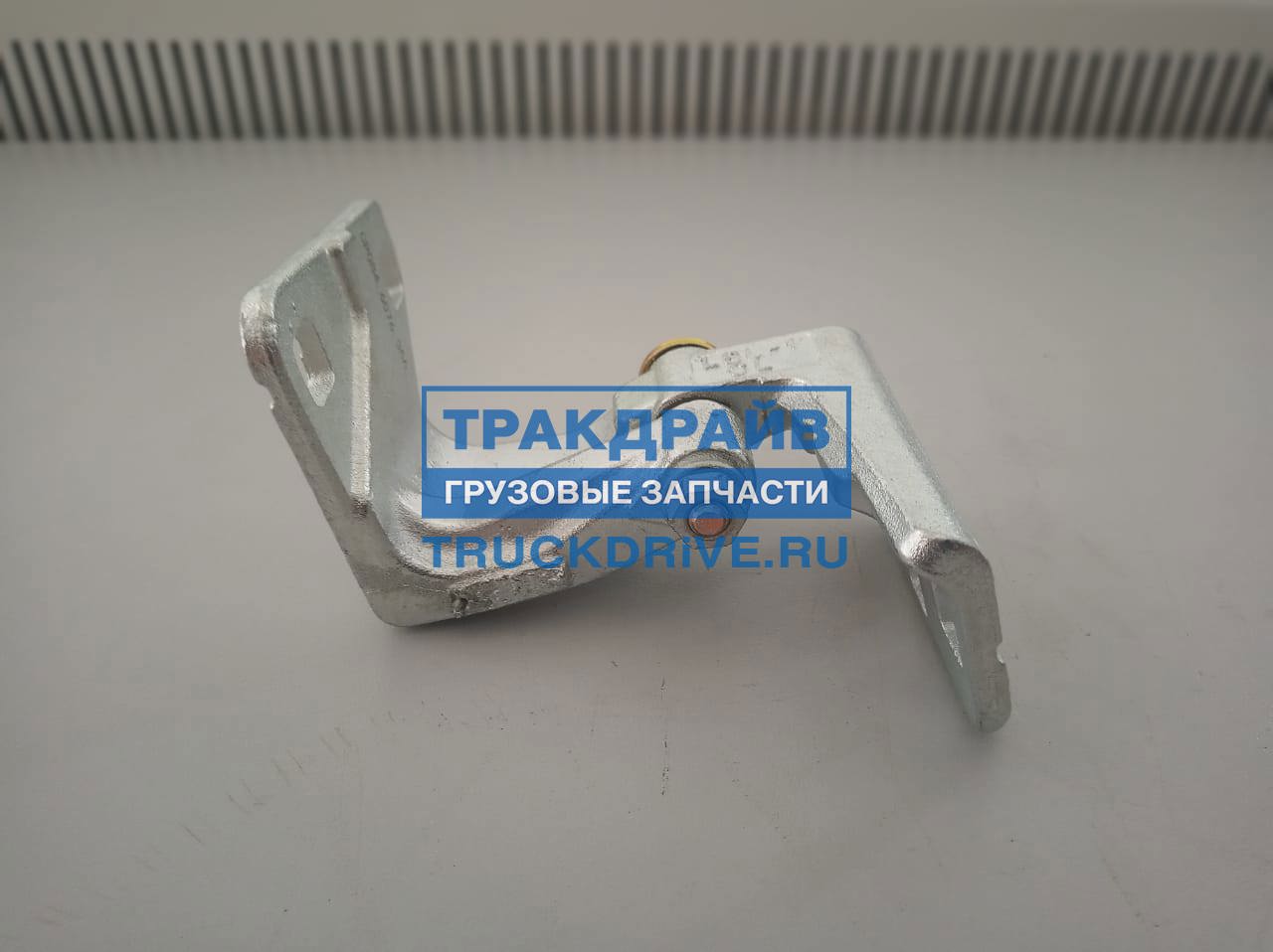 Петля двери левая нижняя Мерседес Атего Актрос 9417200137 4.63356 DT ...